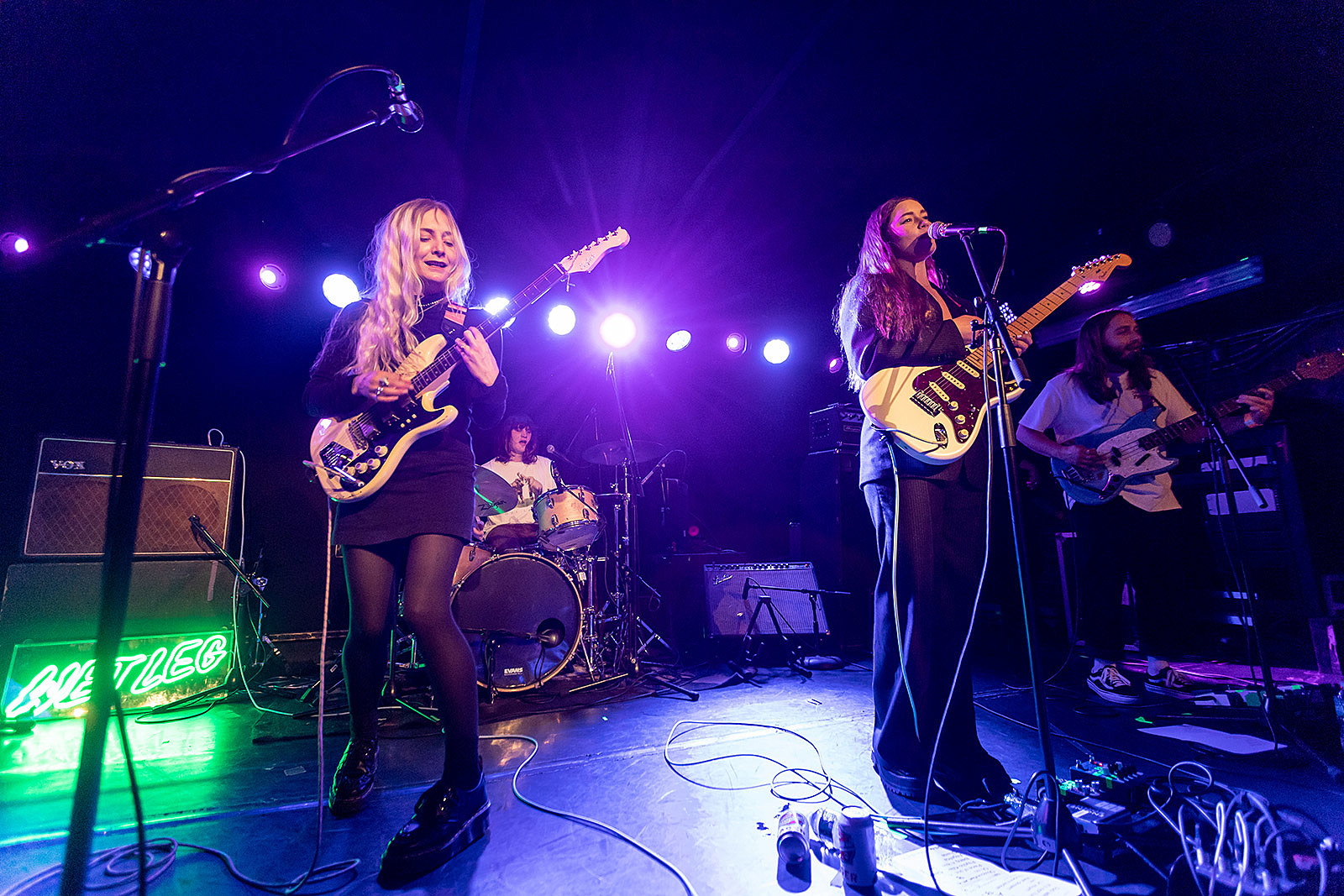 Wet Leg made a joyous splash at their first U.S. show (pics, setlist ...