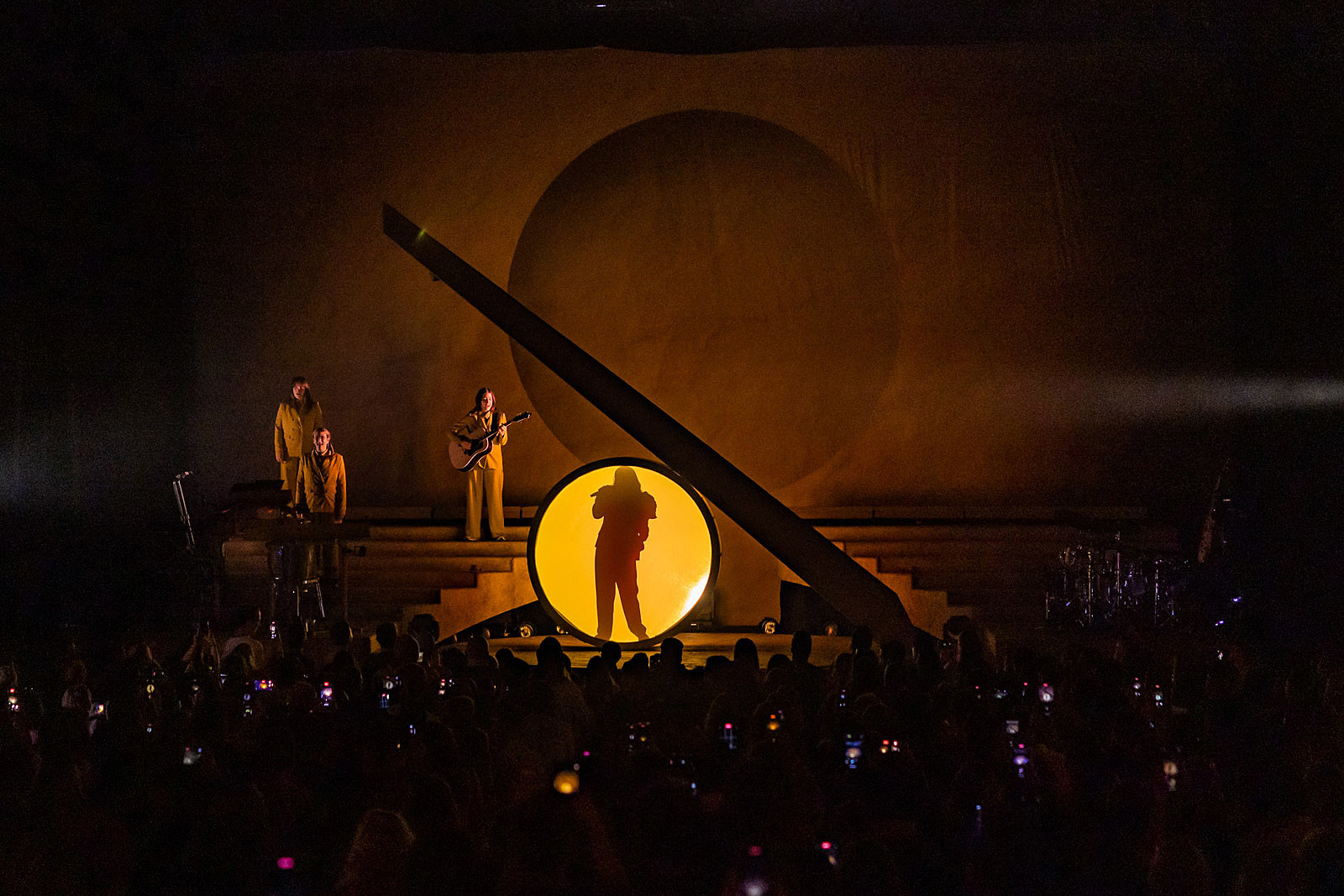 Lorde played two nights at The Chicago Theatre with Remi Wolf (pics ...
