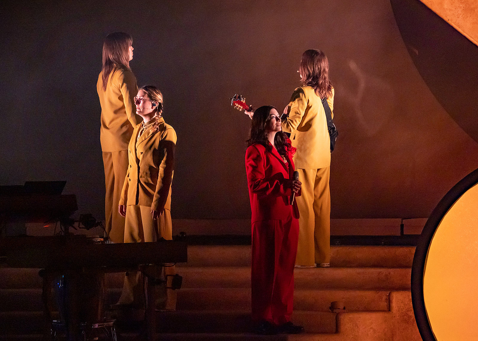 Lorde played two nights at The Chicago Theatre with Remi Wolf (pics ...