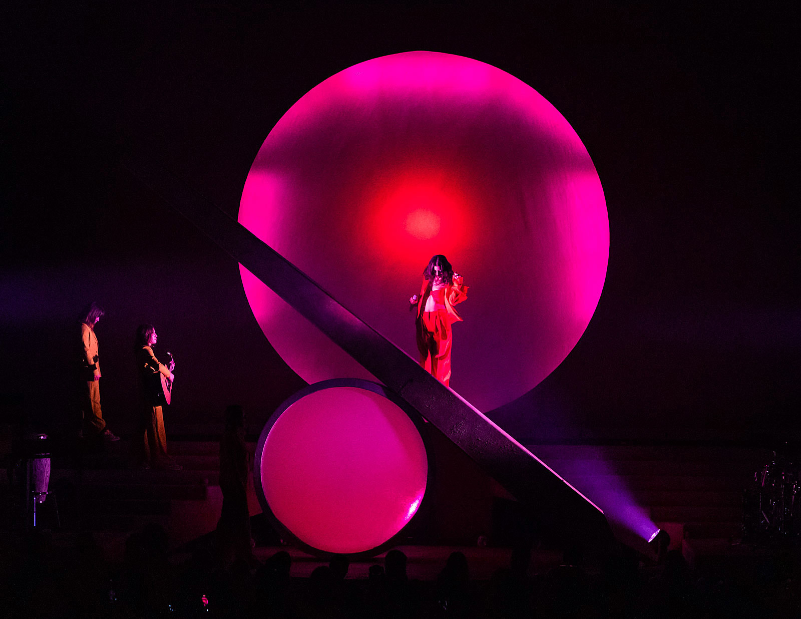 Lorde played two nights at The Chicago Theatre with Remi Wolf (pics ...