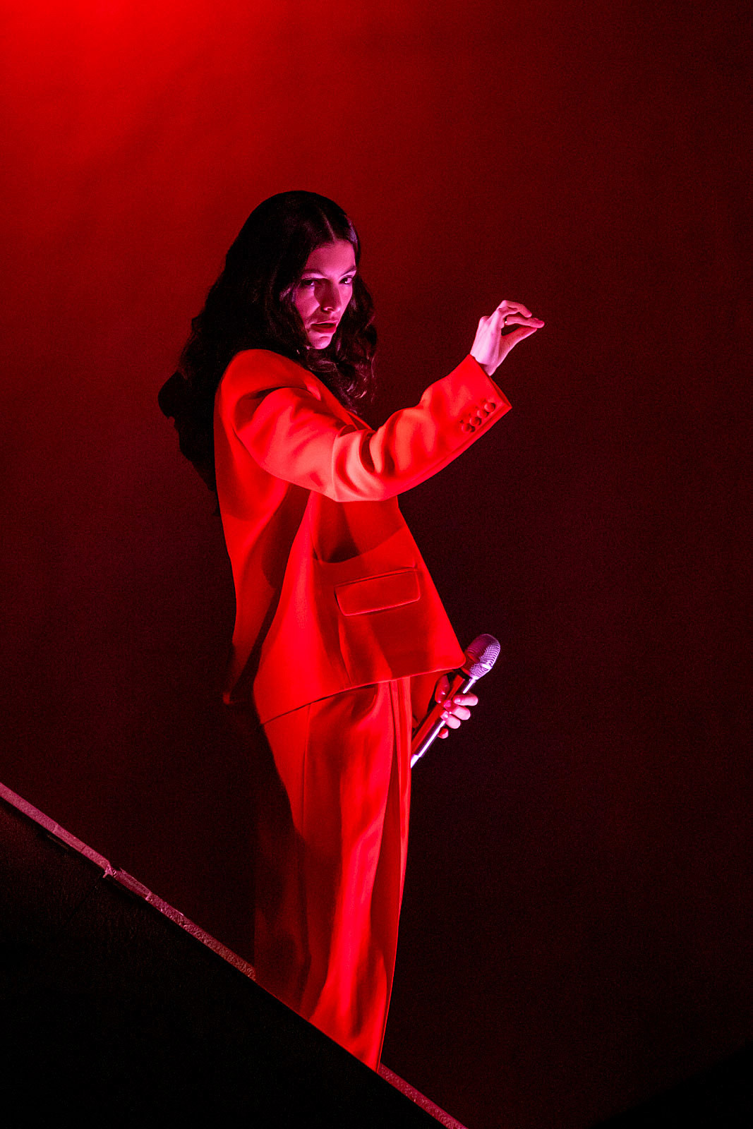 Lorde played two nights at The Chicago Theatre with Remi Wolf (pics ...