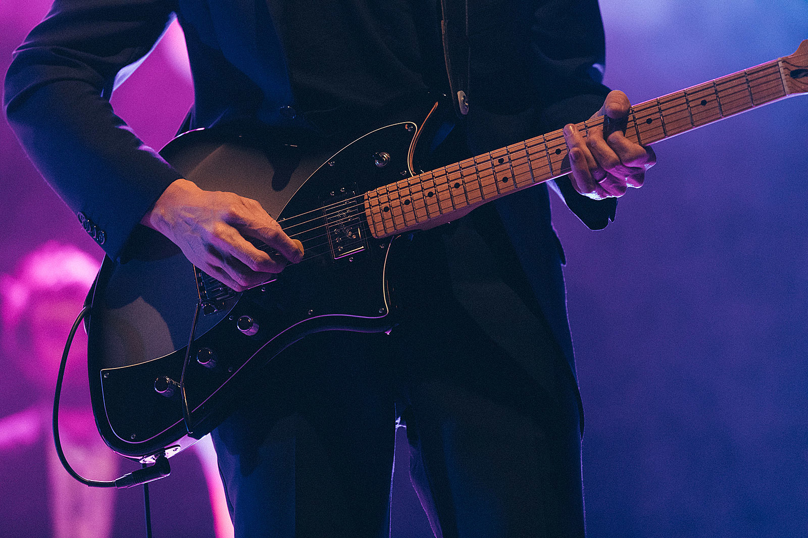 Watch Japanese Breakfast play a Fender Player Plus Meteora HH guitar ...