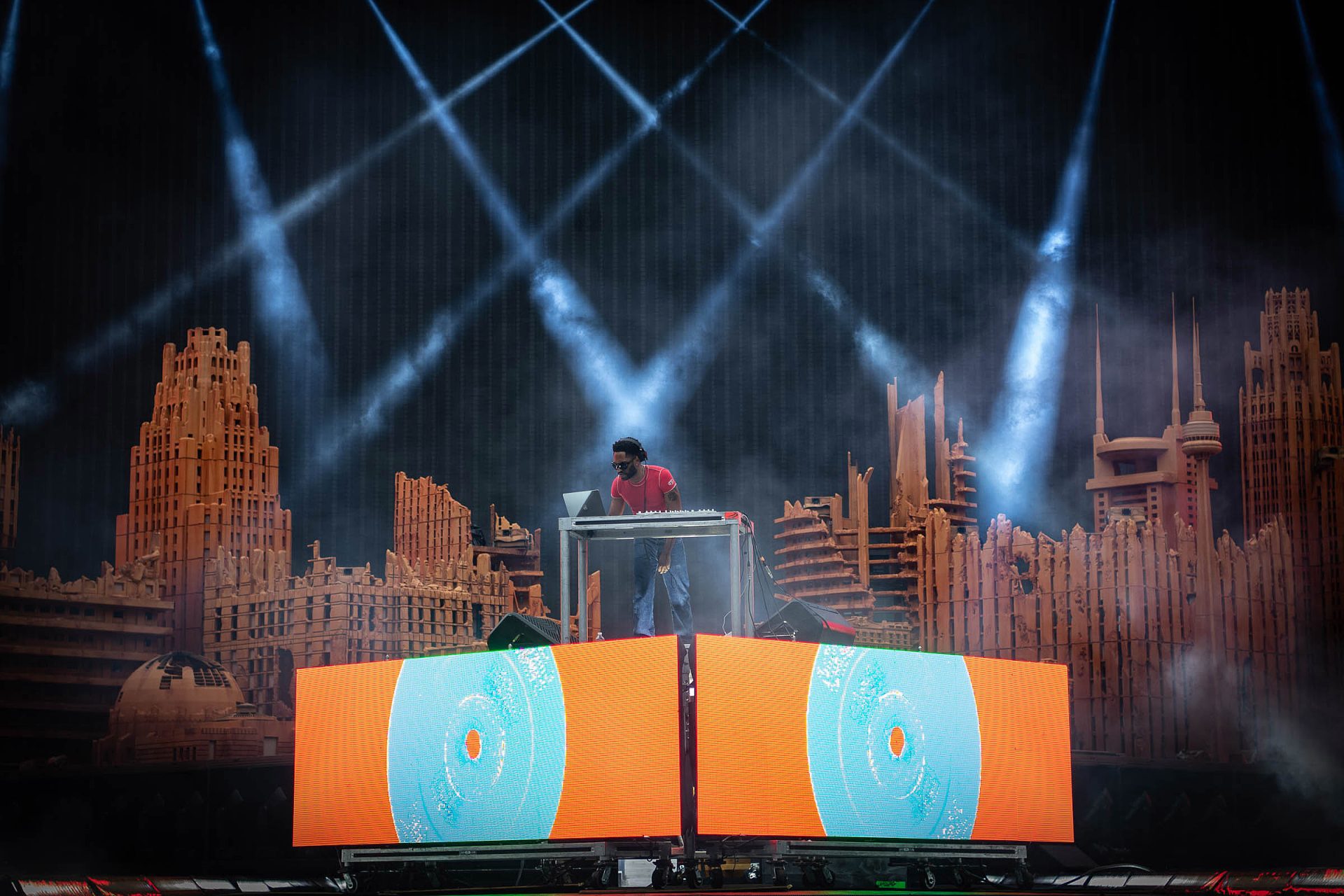 The Weeknd made his NYC-area stadium debut with spectacular MetLife ...