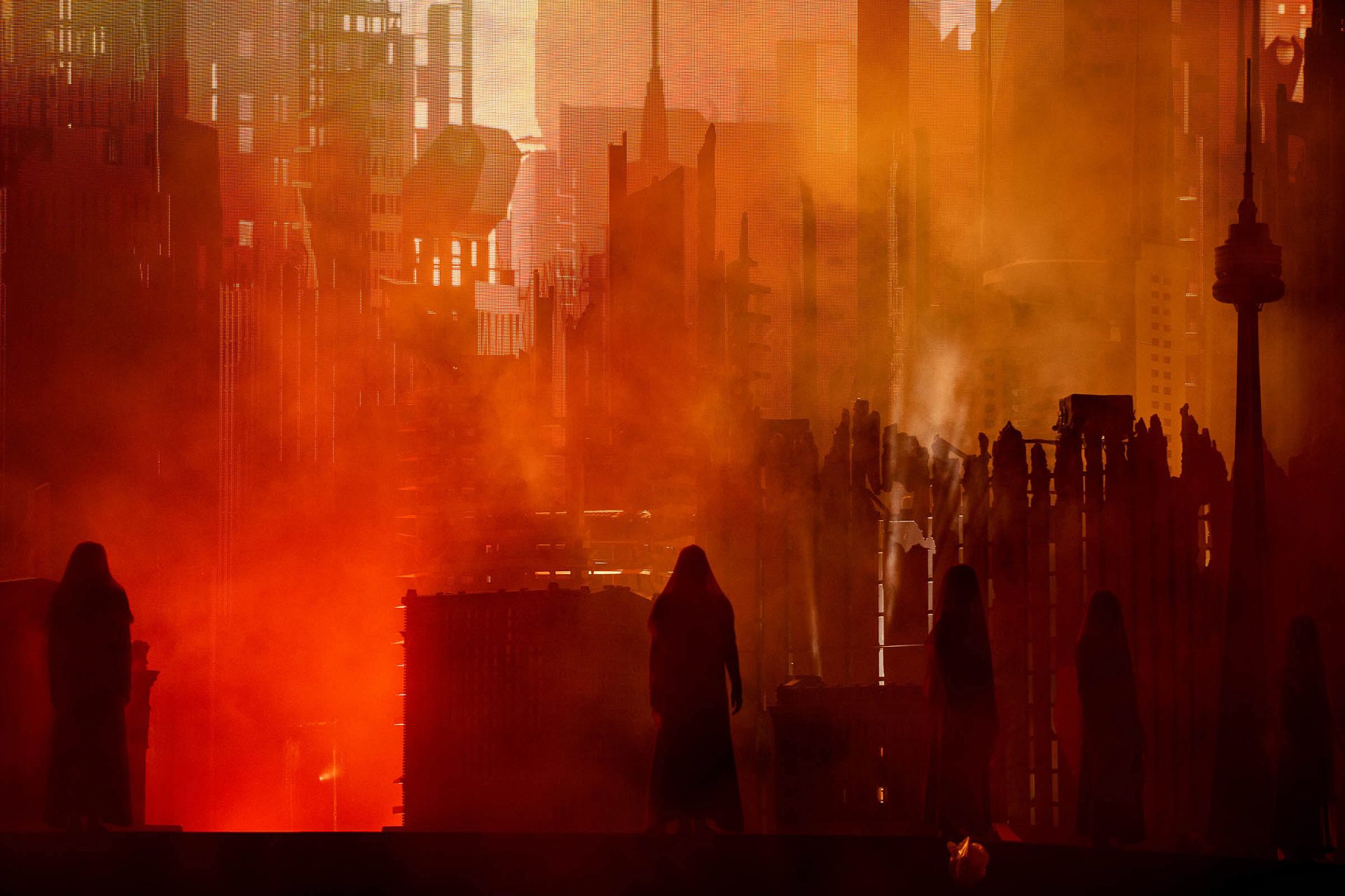 The Weeknd made his NYC-area stadium debut with spectacular MetLife ...