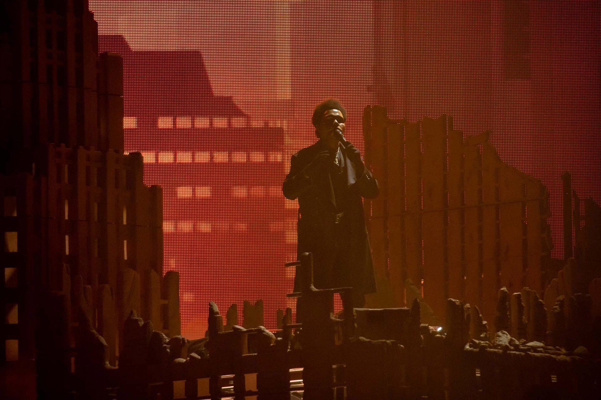 The Weeknd made his NYC-area stadium debut with spectacular MetLife ...