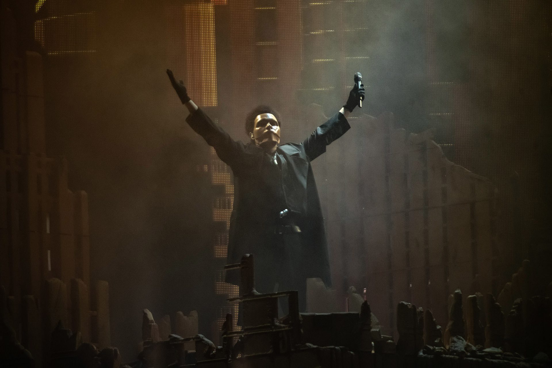 The Weeknd made his NYC-area stadium debut with spectacular MetLife ...