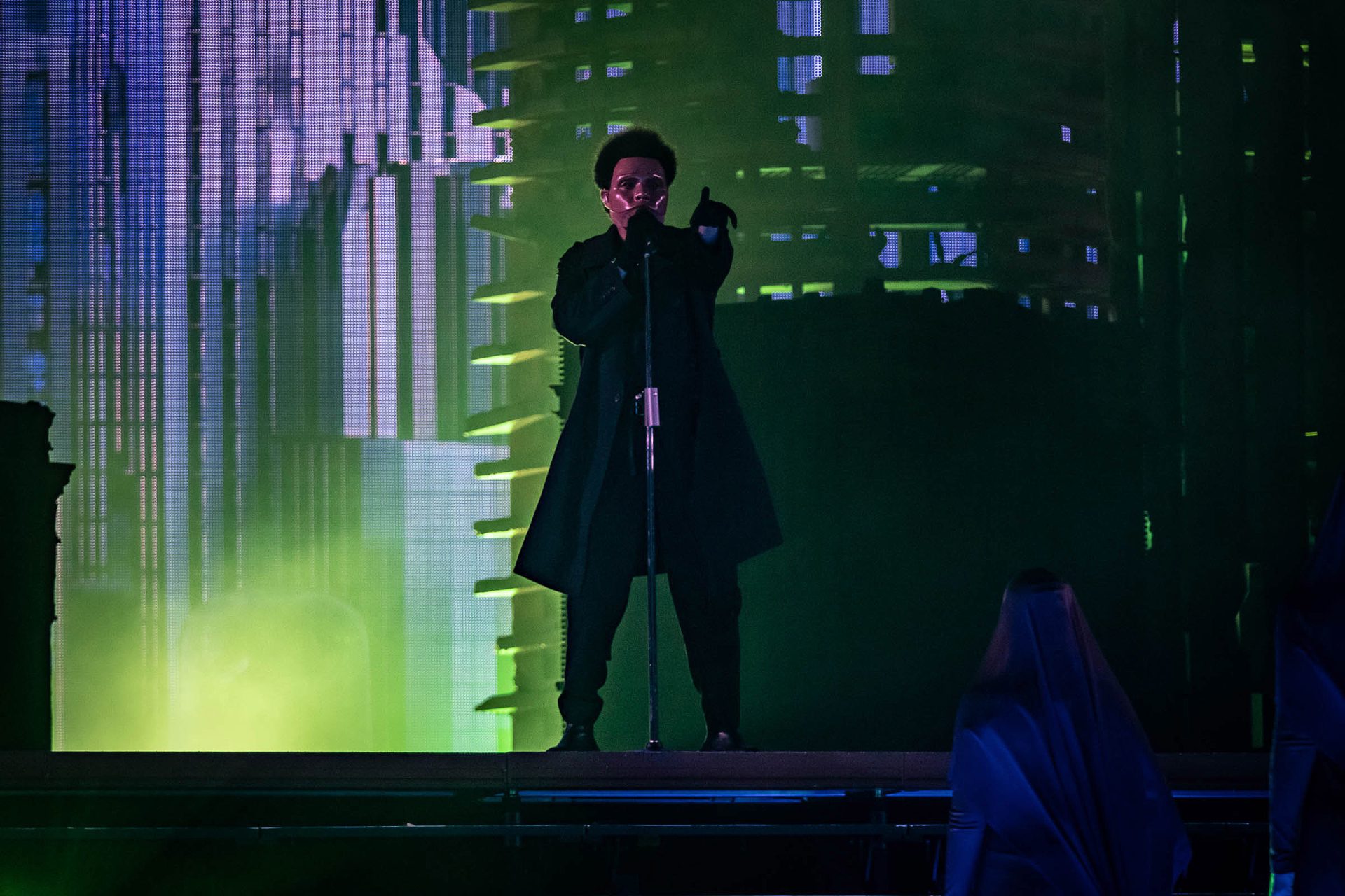 The Weeknd made his NYC-area stadium debut with spectacular MetLife ...