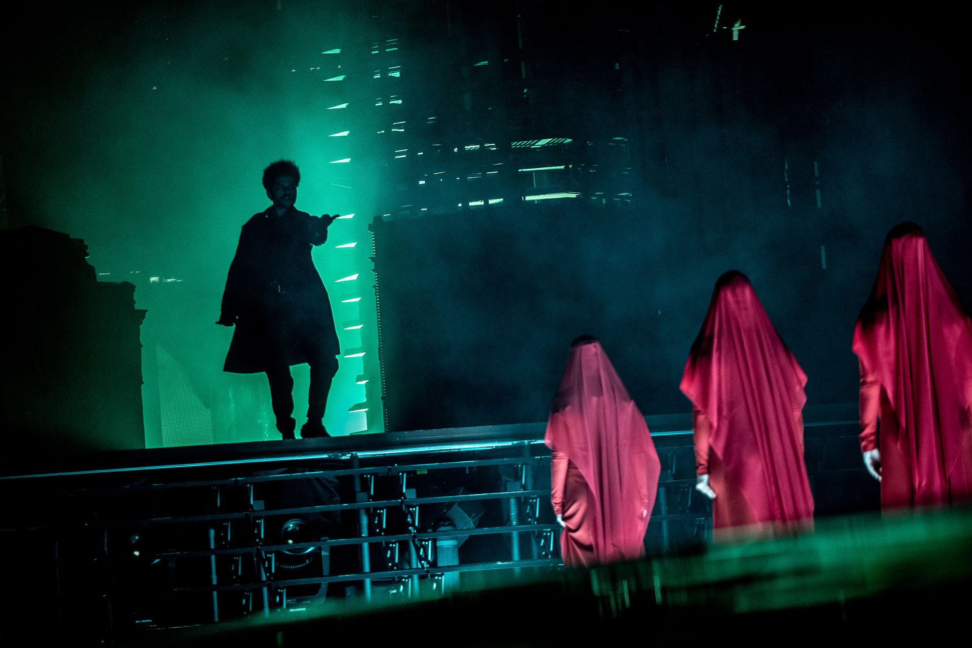 The Weeknd made his NYC-area stadium debut with spectacular MetLife ...