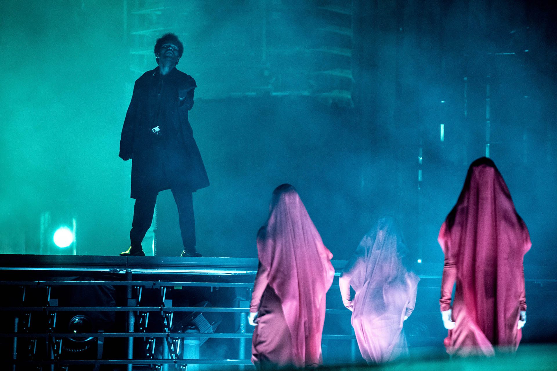 The Weeknd made his NYC-area stadium debut with spectacular MetLife ...