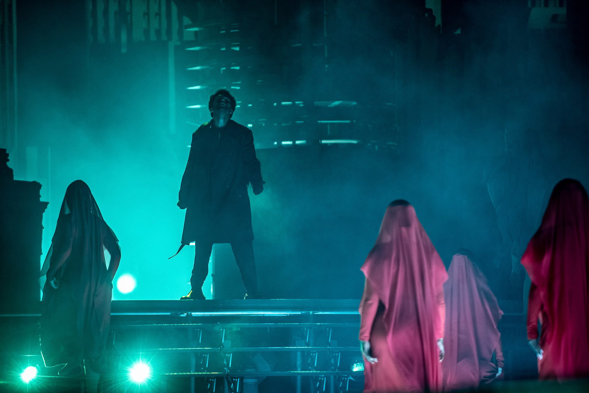 The Weeknd made his NYC-area stadium debut with spectacular MetLife ...