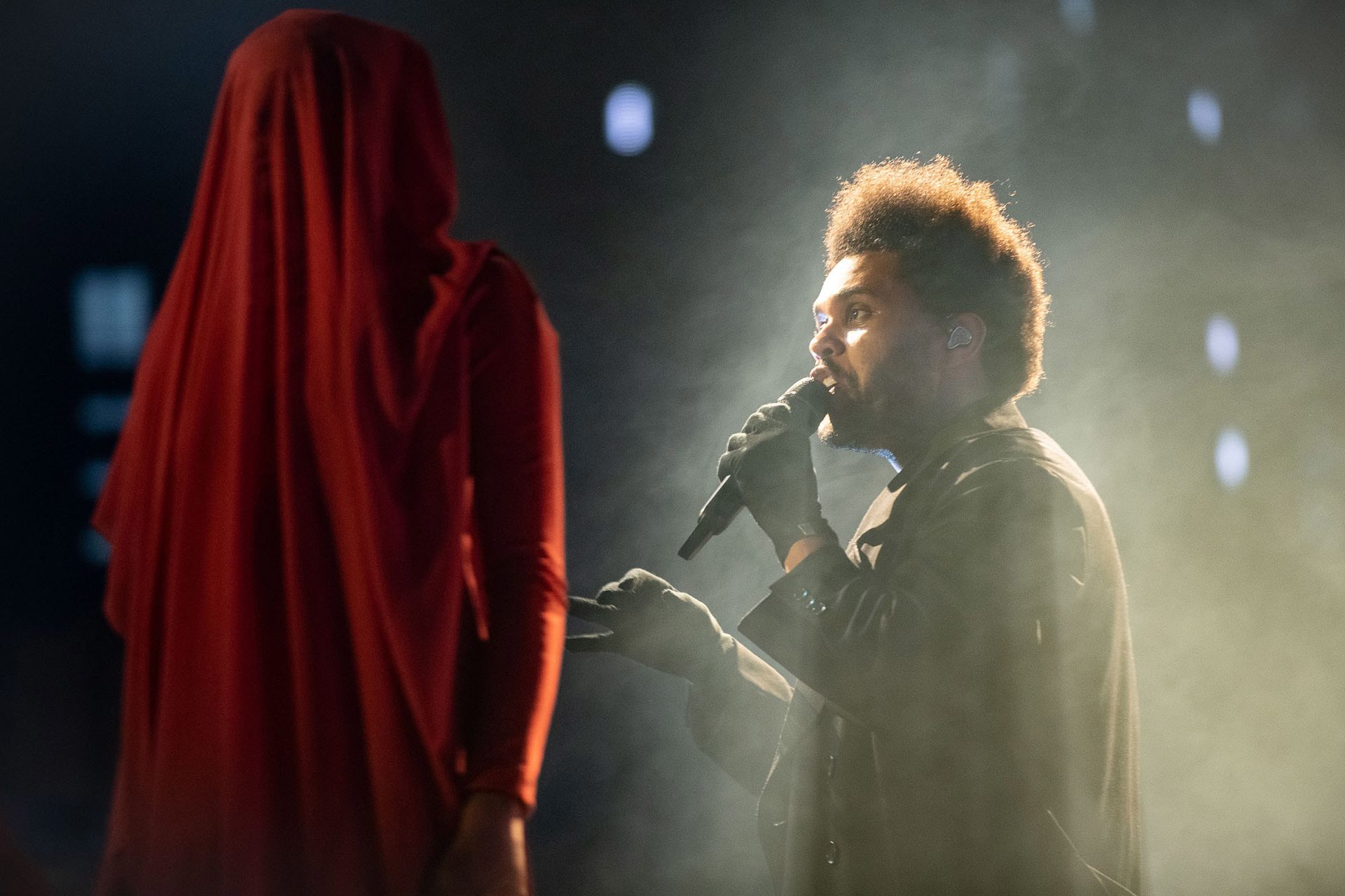 The Weeknd made his NYC-area stadium debut with spectacular MetLife ...