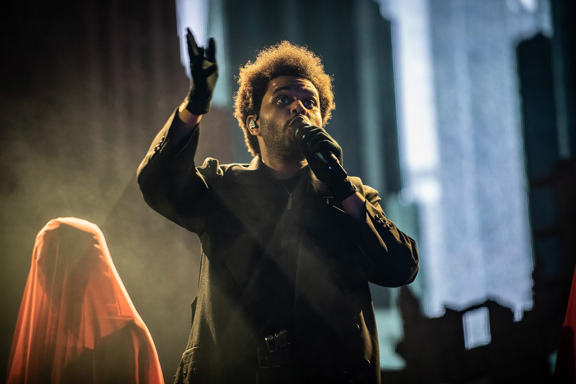 The Weeknd made his NYC-area stadium debut with spectacular MetLife ...