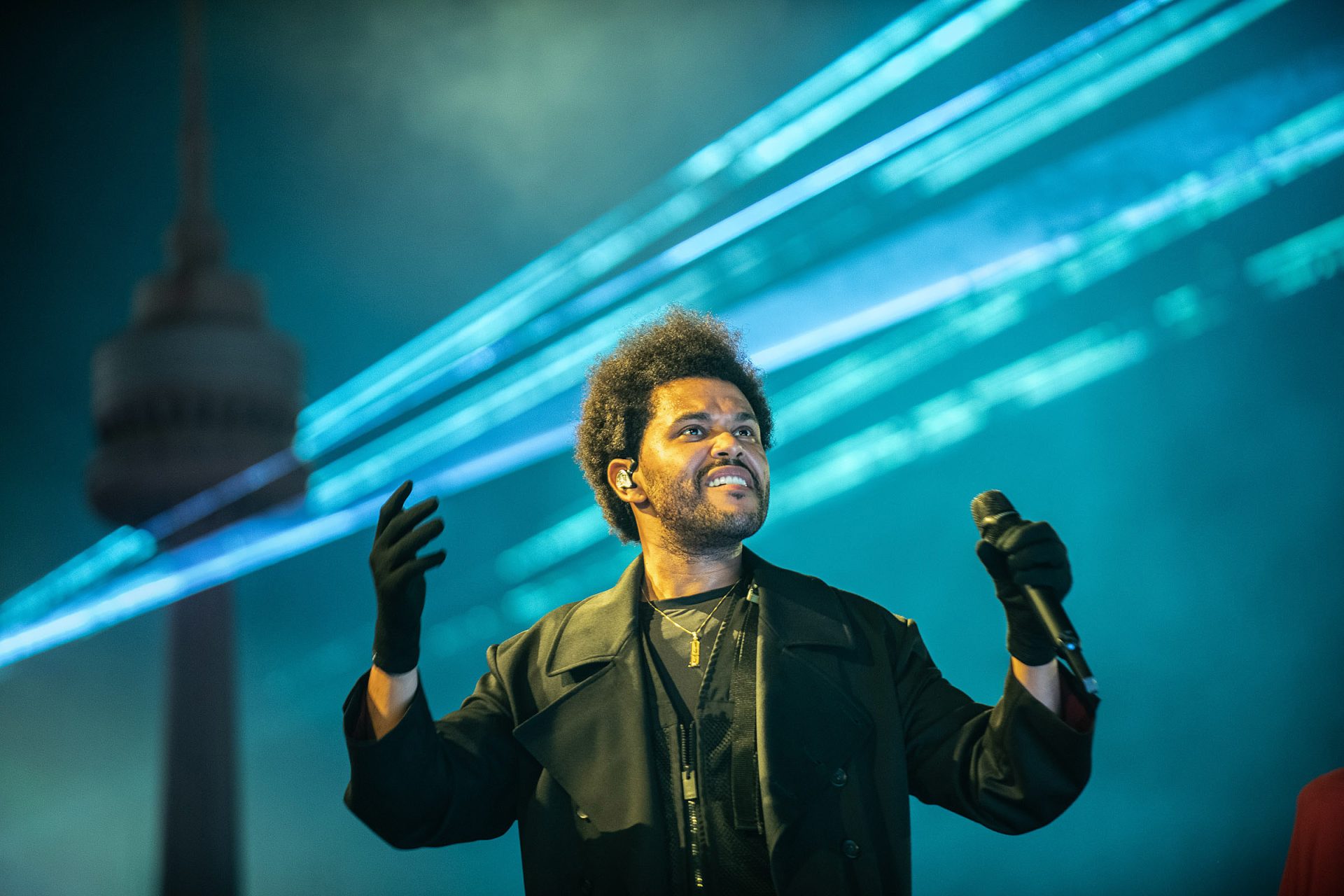 The Weeknd made his NYC-area stadium debut with spectacular MetLife ...