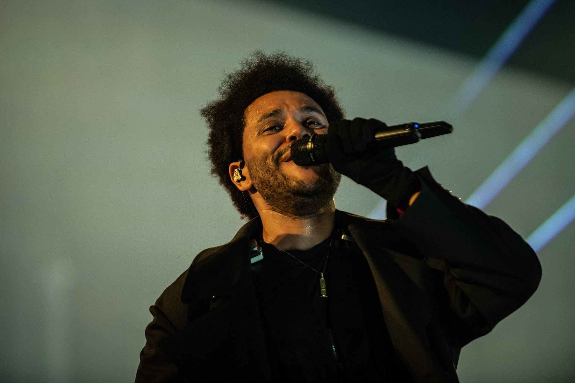 The Weeknd made his NYC-area stadium debut with spectacular MetLife ...