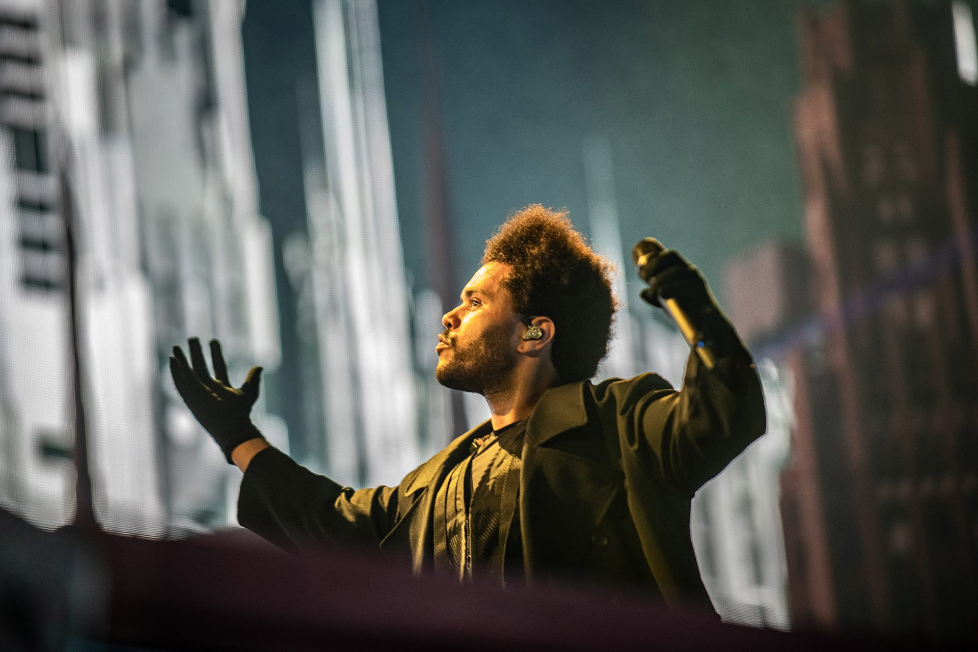 The Weeknd made his NYC-area stadium debut with spectacular MetLife ...