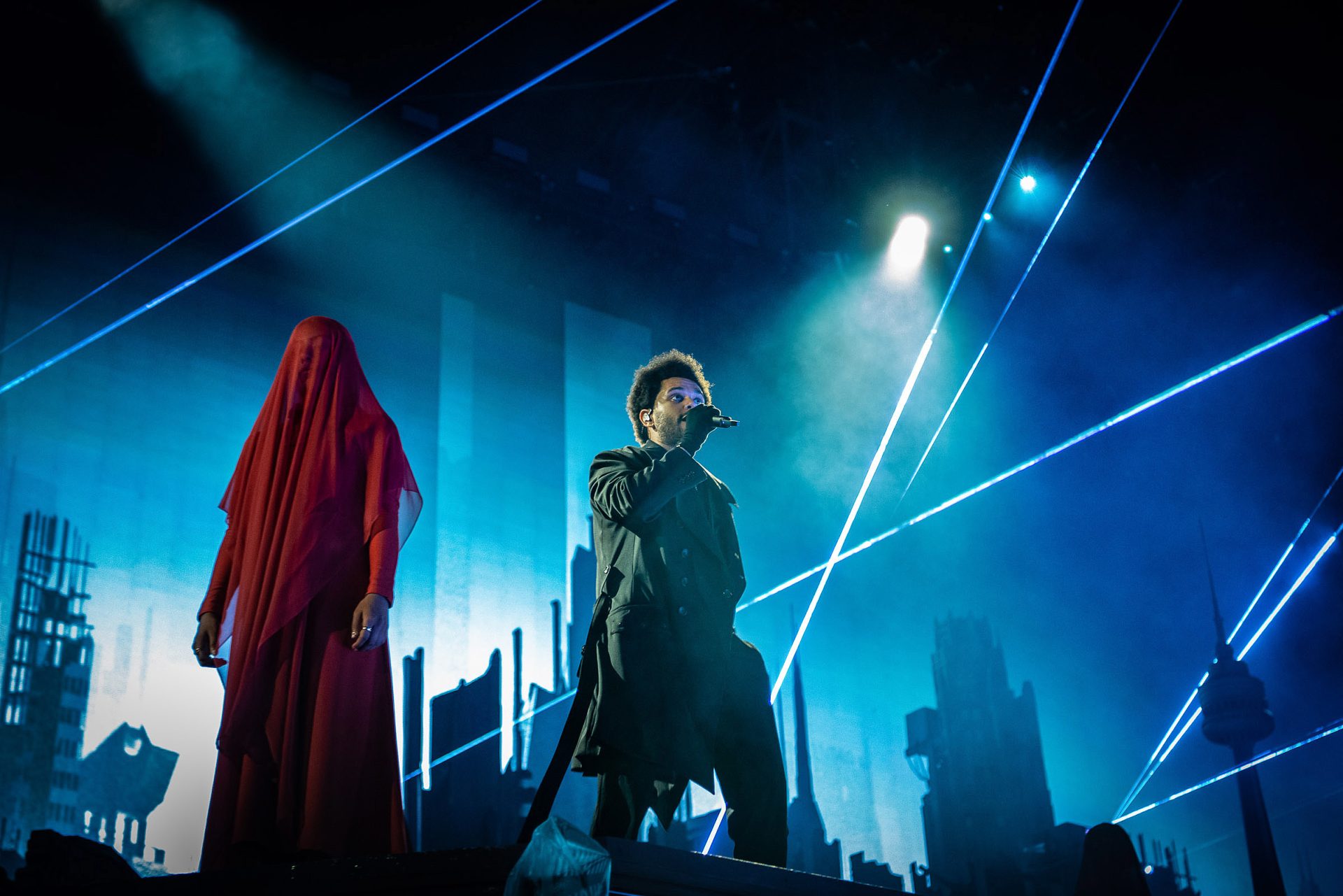 The Weeknd made his NYC-area stadium debut with spectacular MetLife ...