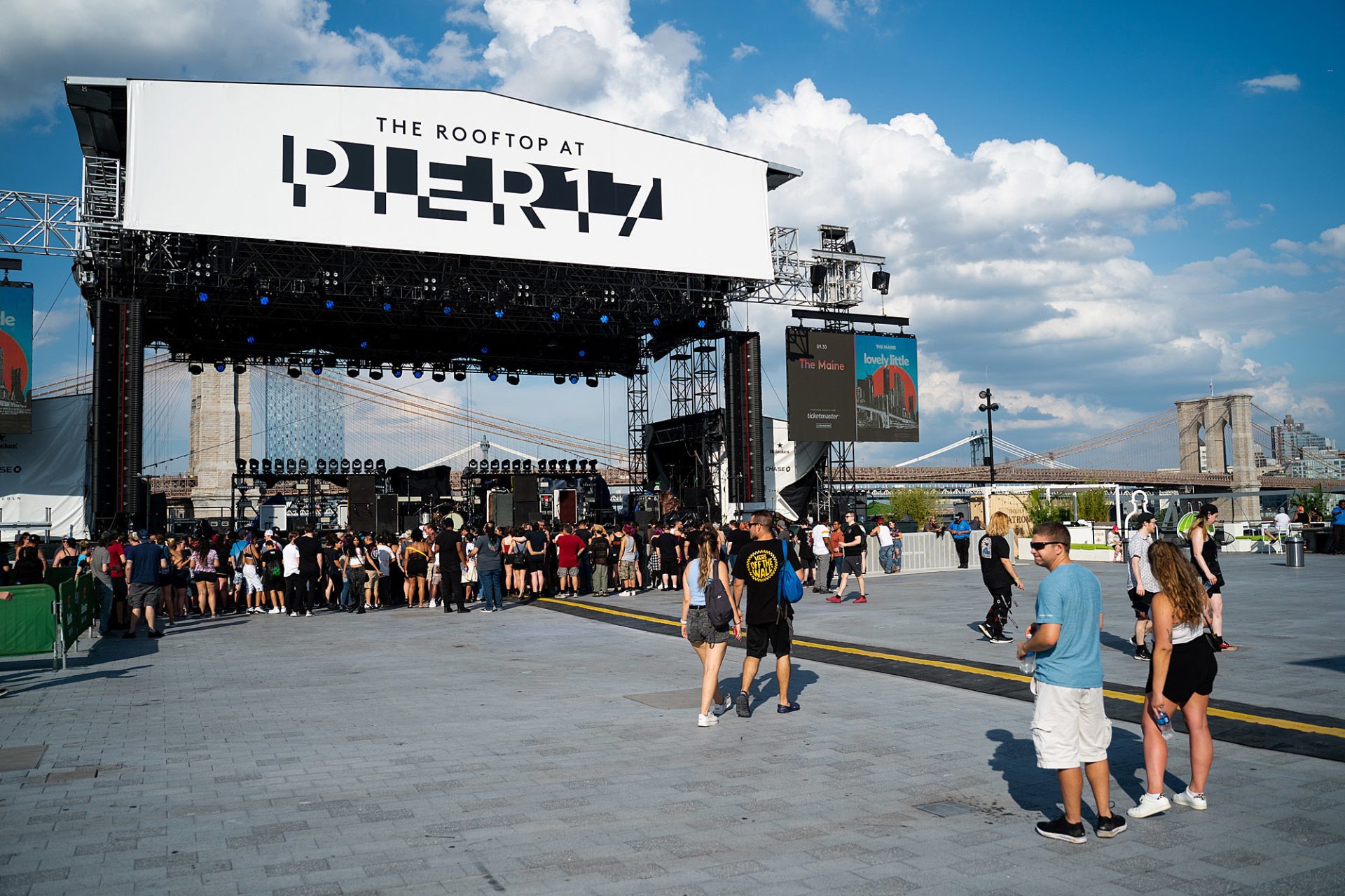 Rise Against, The Used & Senses Fail @ The Rooftop at Pier 17 (pics)