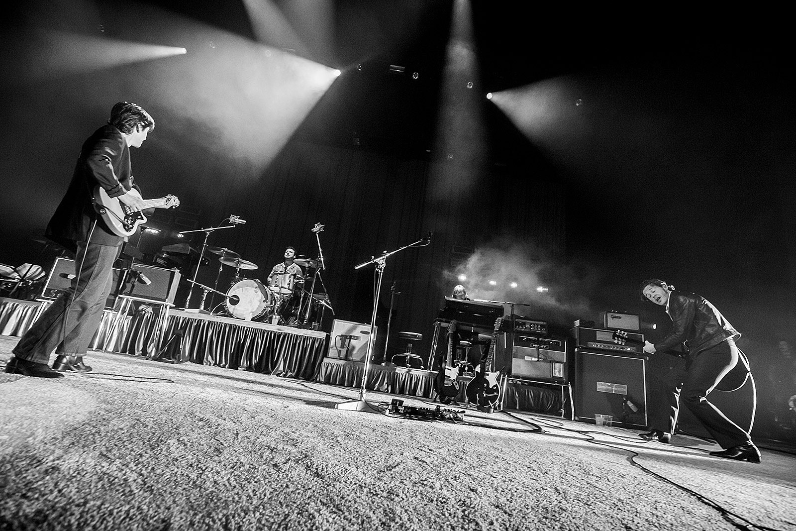 Arctic Monkeys add new dates to 2023 tour with Fontaines DC