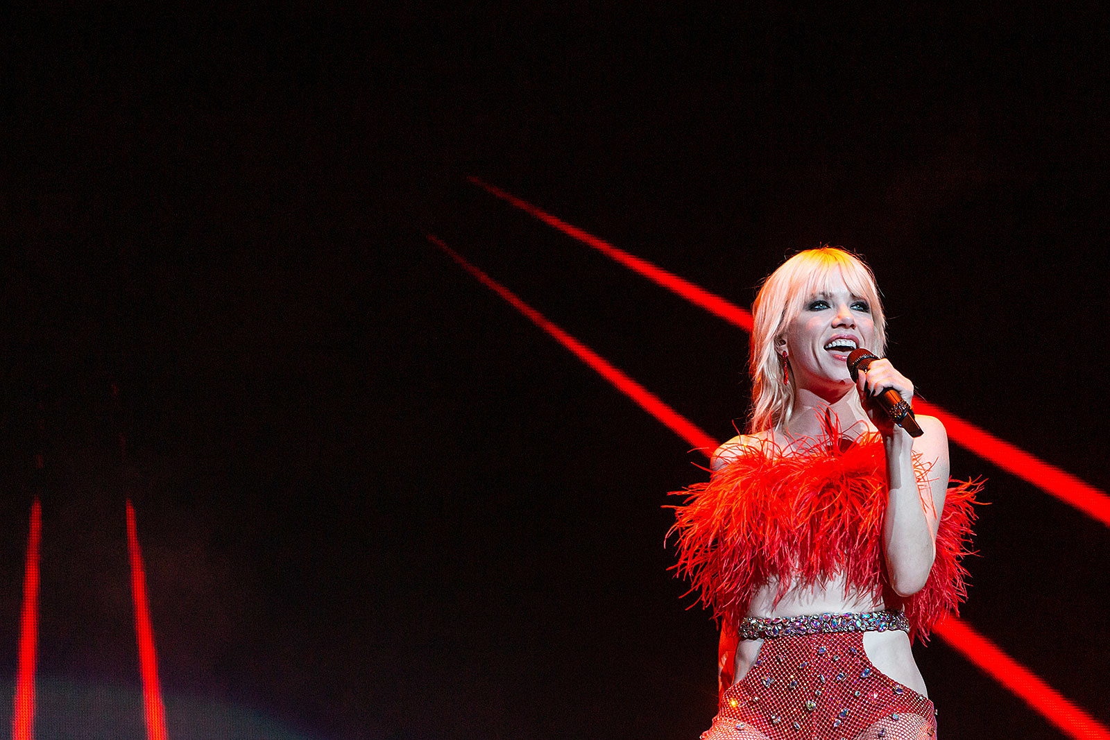 Carly Rae Jepsen brought good vibes to Radio City Music Hall (pics ...