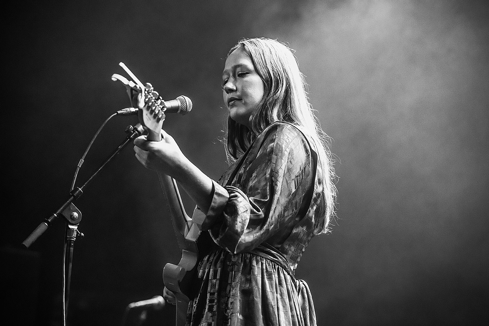 Julia Jacklin dazzled at Brooklyn Steel (pics, setlist, review)
