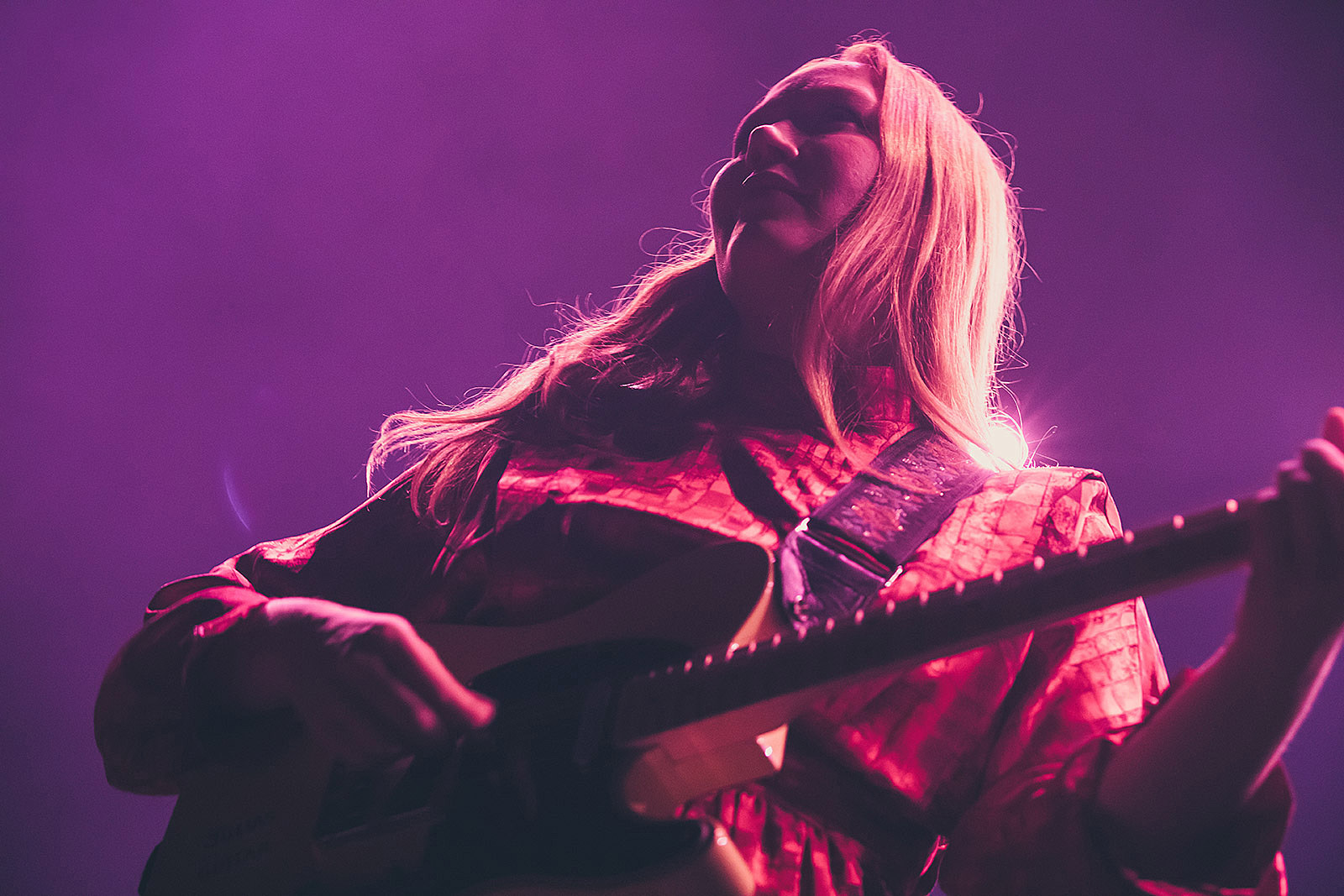 Julia Jacklin dazzled at Brooklyn Steel (pics, setlist, review)