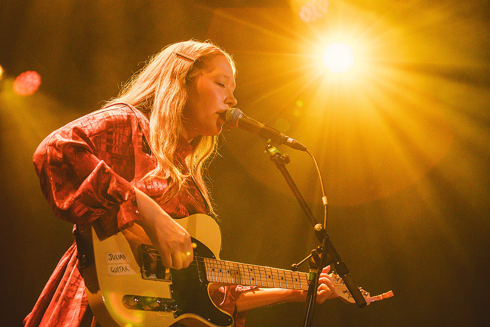 Julia Jacklin dazzled at Brooklyn Steel (pics, setlist, review)