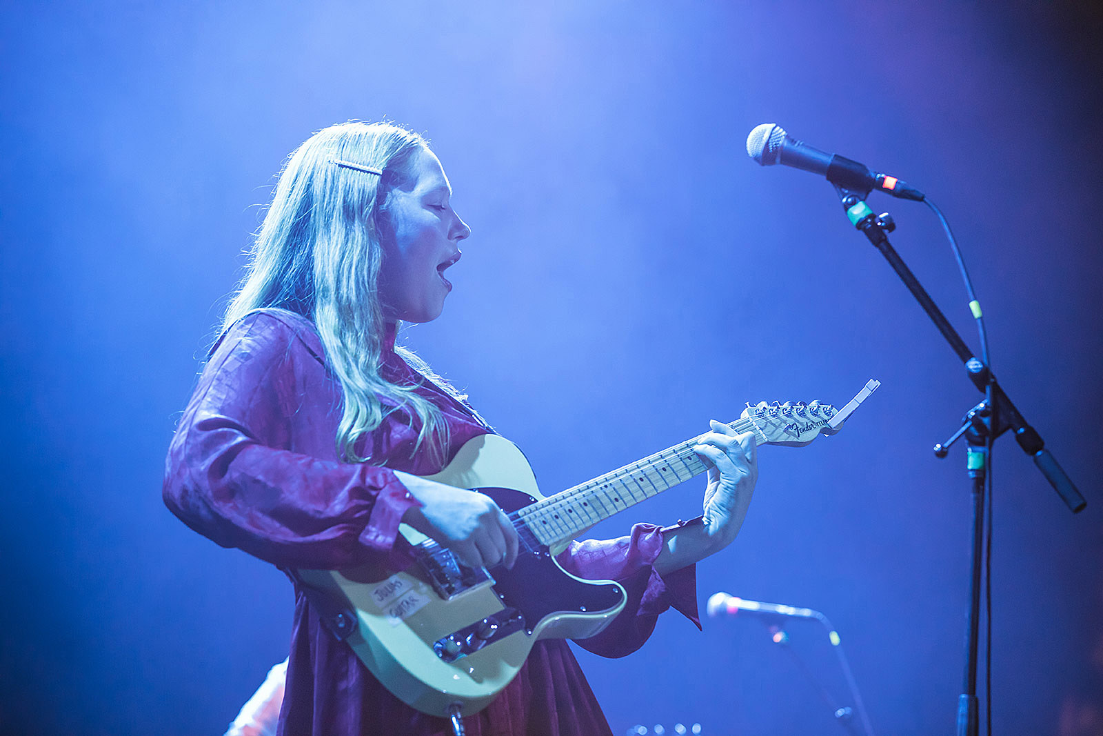 Julia Jacklin dazzled at Brooklyn Steel (pics, setlist, review)