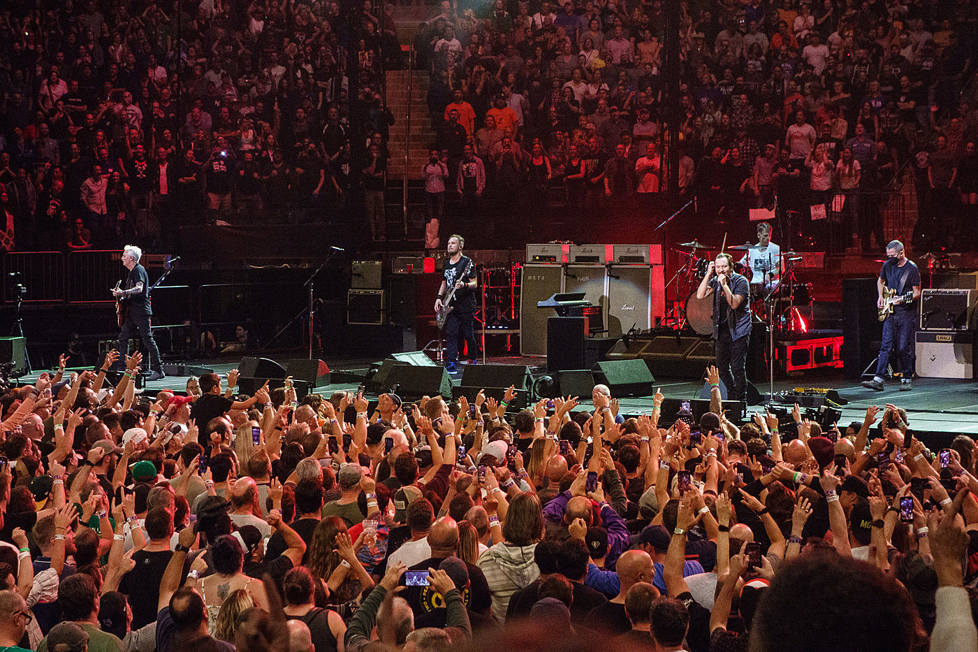 Pearl Jam honored 9/11 victims at Madison Square Garden (pics, video ...