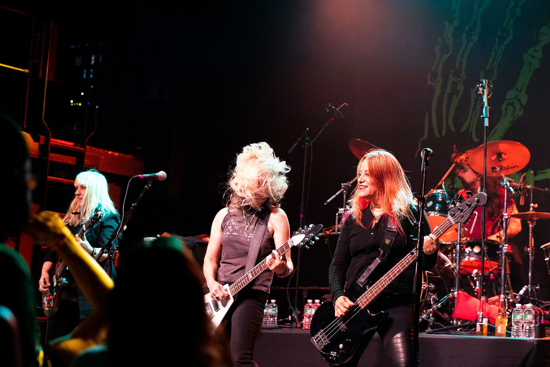 L7 brought 'Bricks Are Heavy' to 2 NYC shows (Irving Plaza pics ...