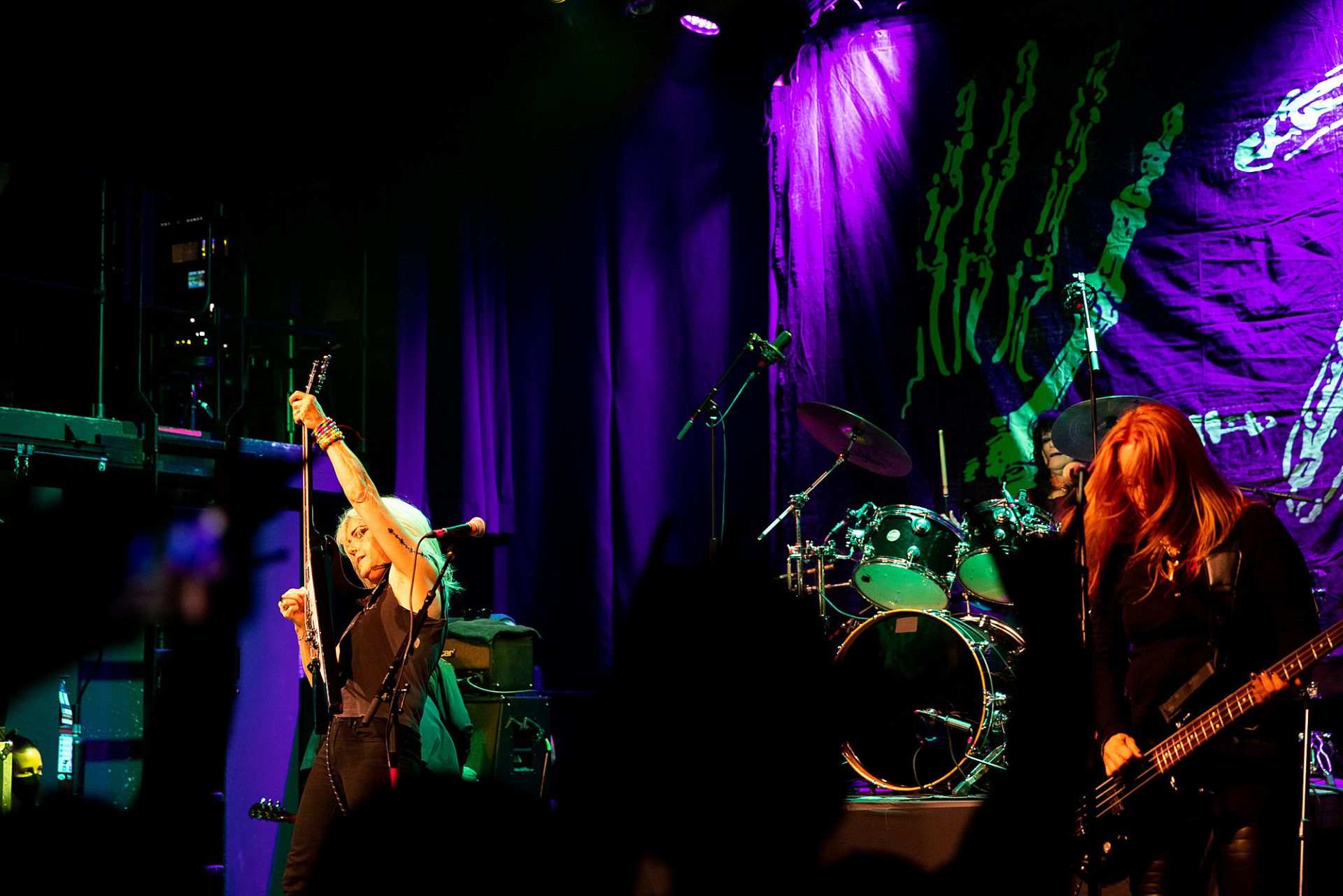 L7 brought 'Bricks Are Heavy' to 2 NYC shows (Irving Plaza pics ...