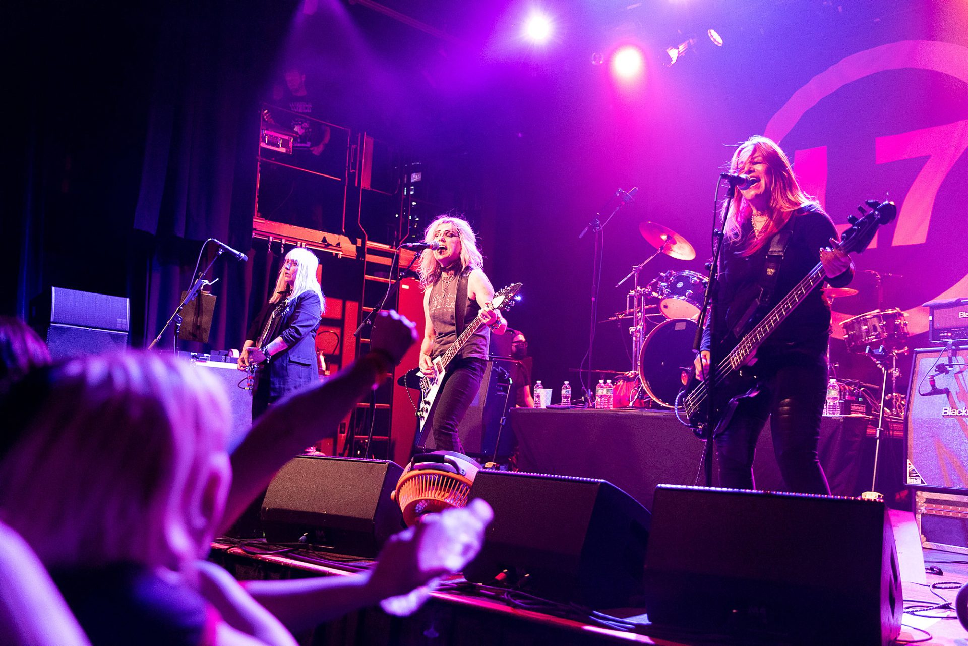 L7 brought 'Bricks Are Heavy' to 2 NYC shows (Irving Plaza pics ...
