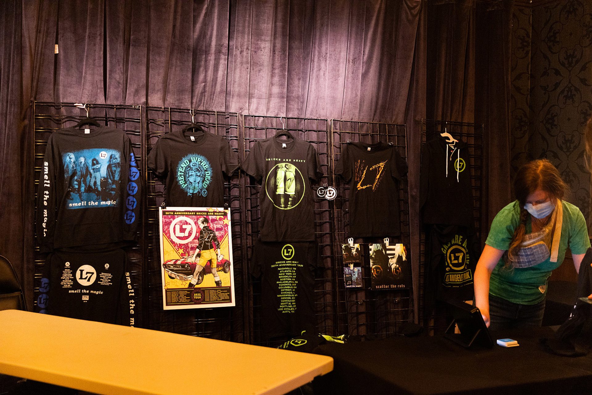 L7 brought 'Bricks Are Heavy' to 2 NYC shows (Irving Plaza pics ...