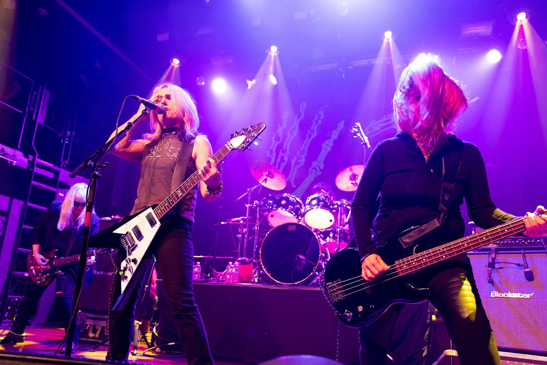 L7 brought 'Bricks Are Heavy' to 2 NYC shows (Irving Plaza pics ...