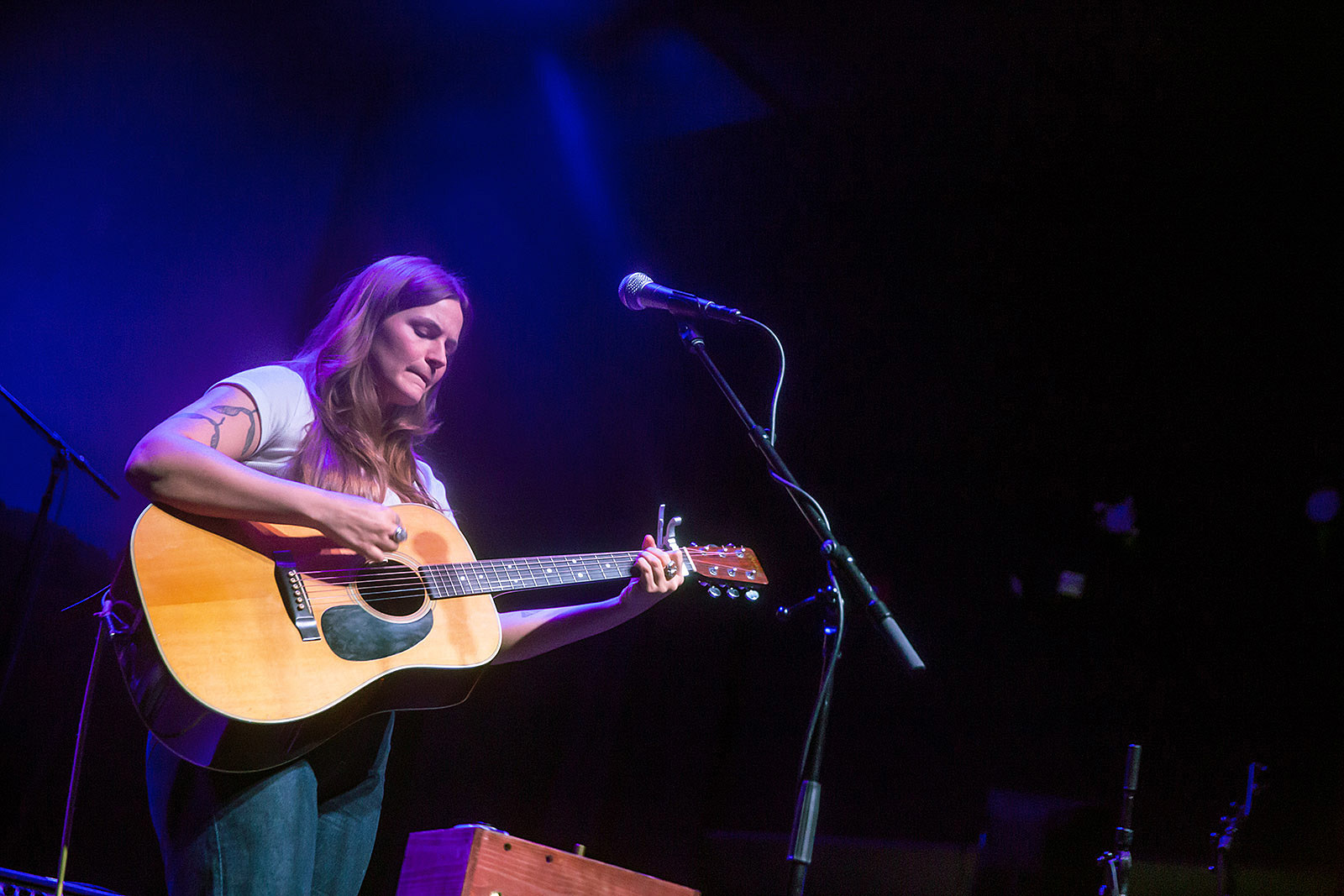 Angel Olsen played White Eagle Hall with Erin Rae (pics, videos, setlist)