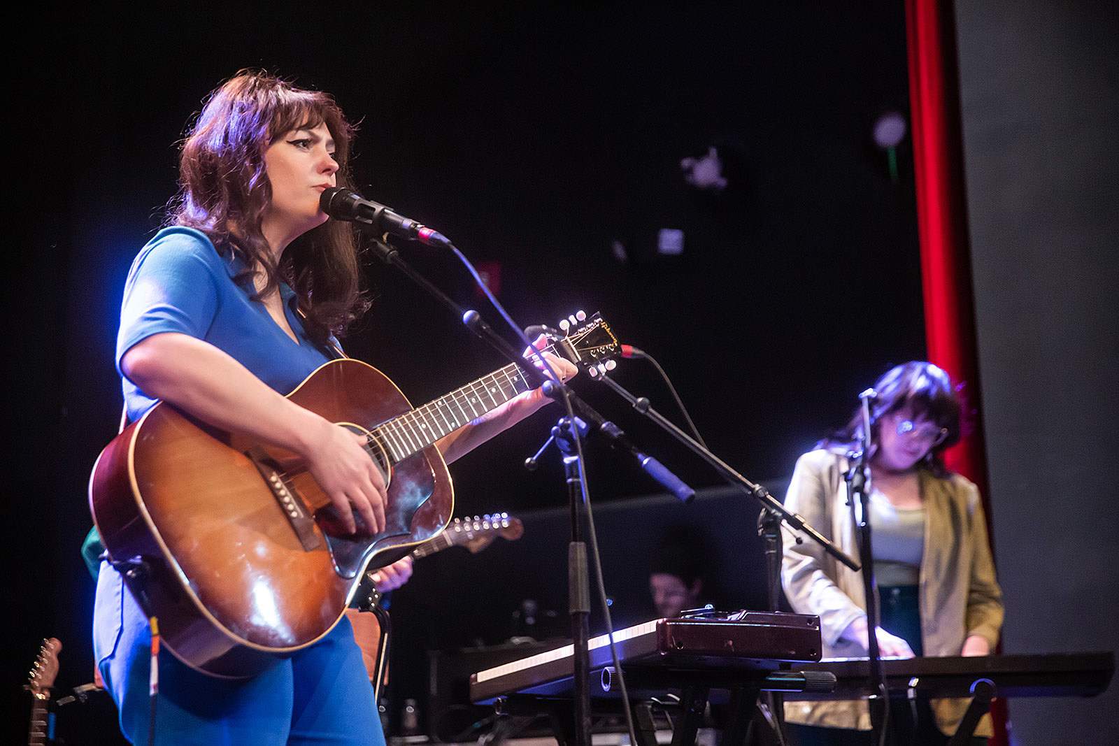 Angel Olsen played White Eagle Hall with Erin Rae (pics, videos, setlist)