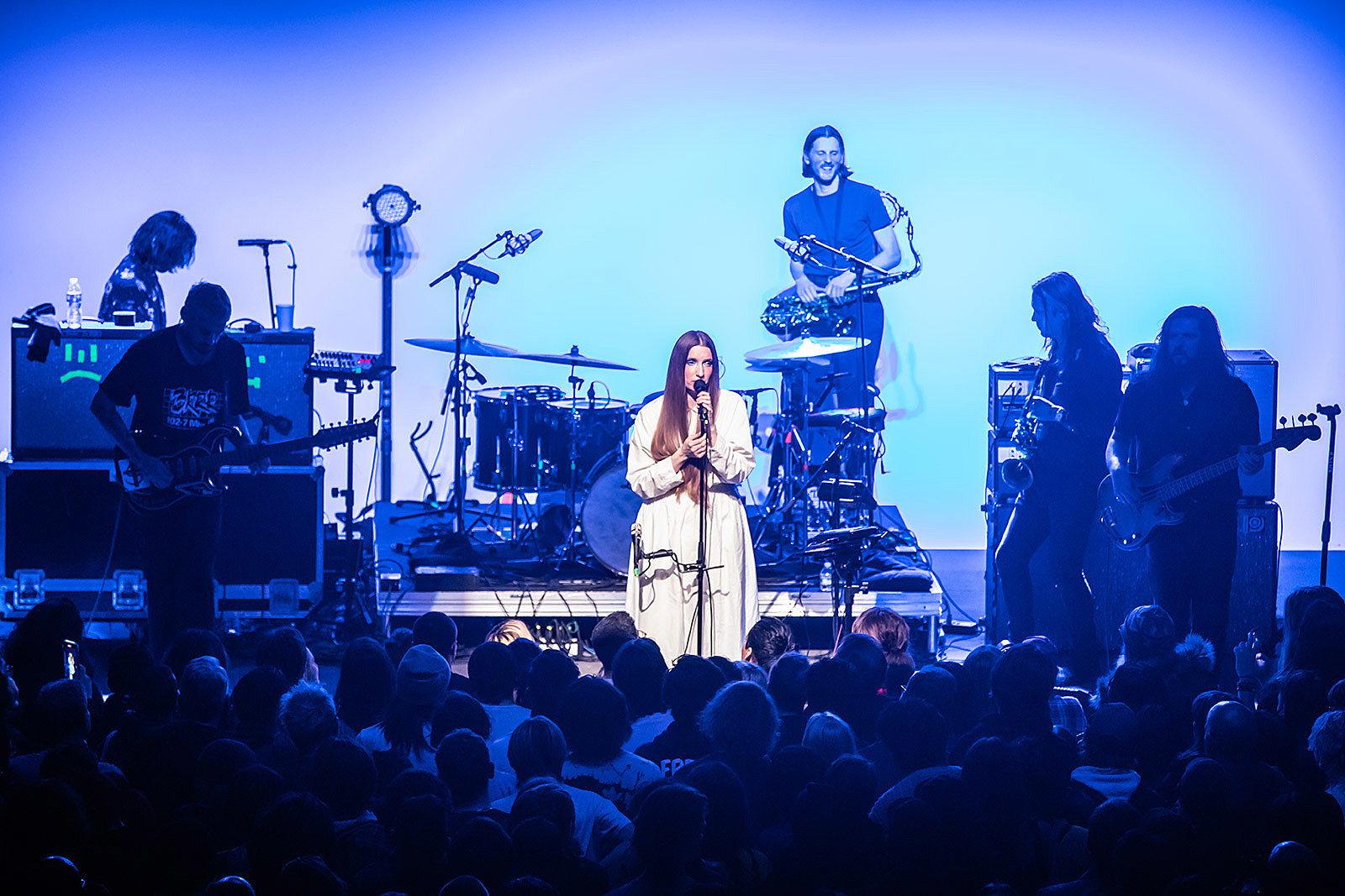 Dry Cleaning wrapped up their tour in Brooklyn w/ Spirit of the Beehive ...