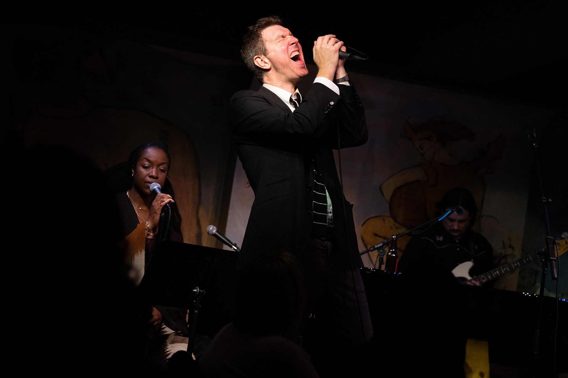 Hamilton Leithauser began his 2023 Cafe Carlyle residency (pics, setlist)