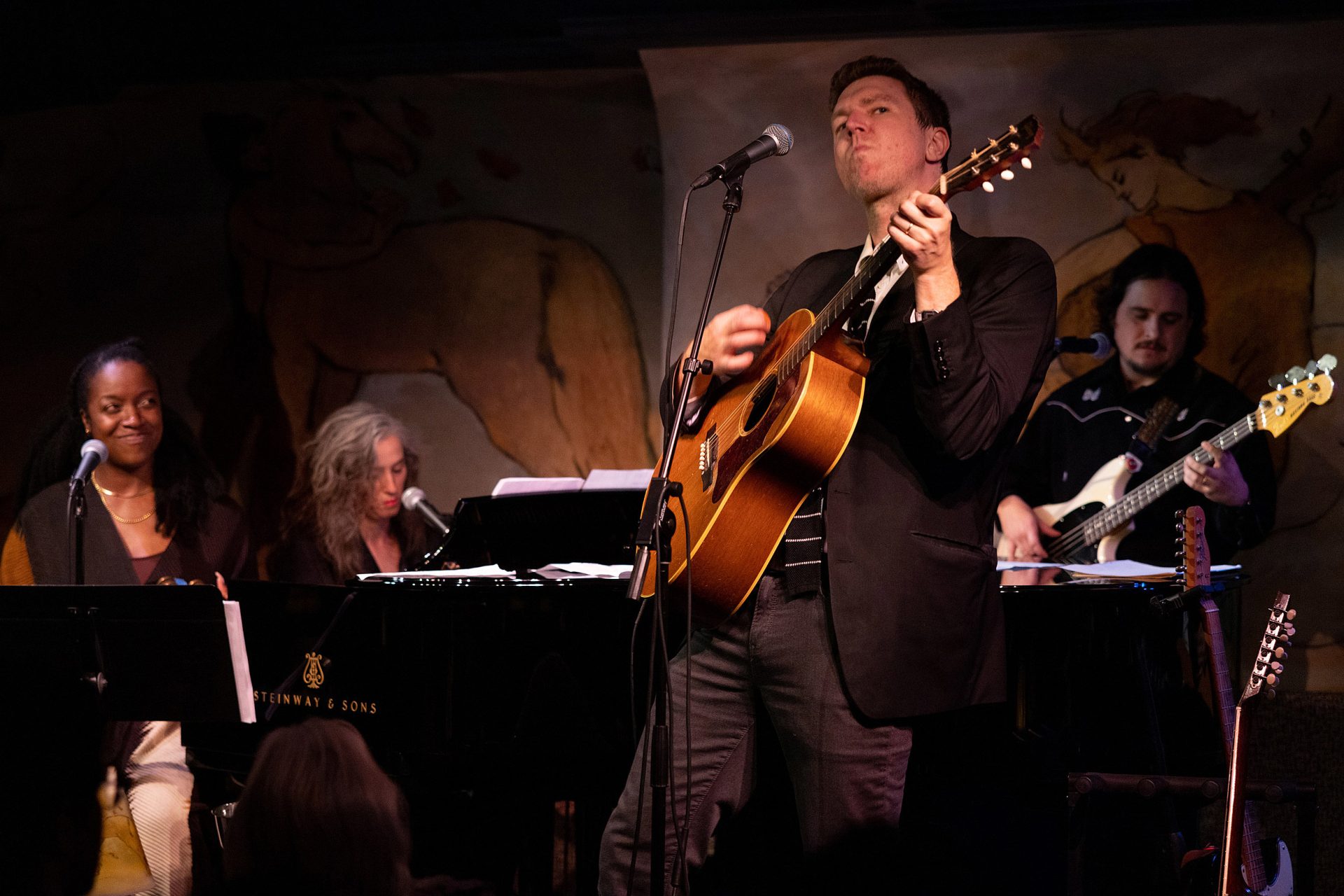 Hamilton Leithauser began his 2023 Cafe Carlyle residency (pics, setlist)