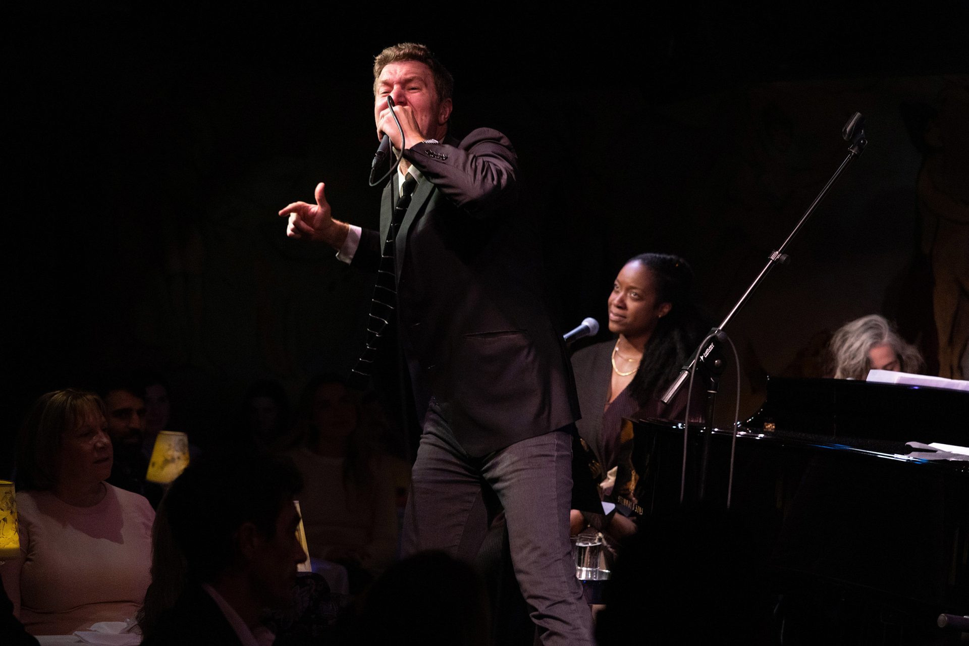 Hamilton Leithauser began his 2023 Cafe Carlyle residency (pics, setlist)