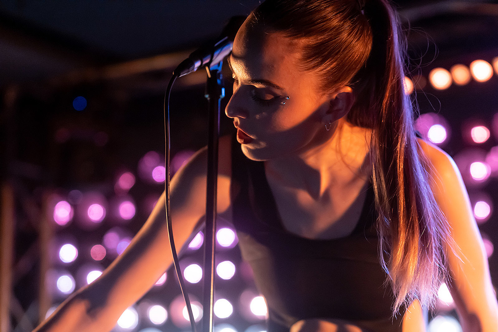 DEBBY FRIDAY played Baby's All Right with Vitesse X (pics)