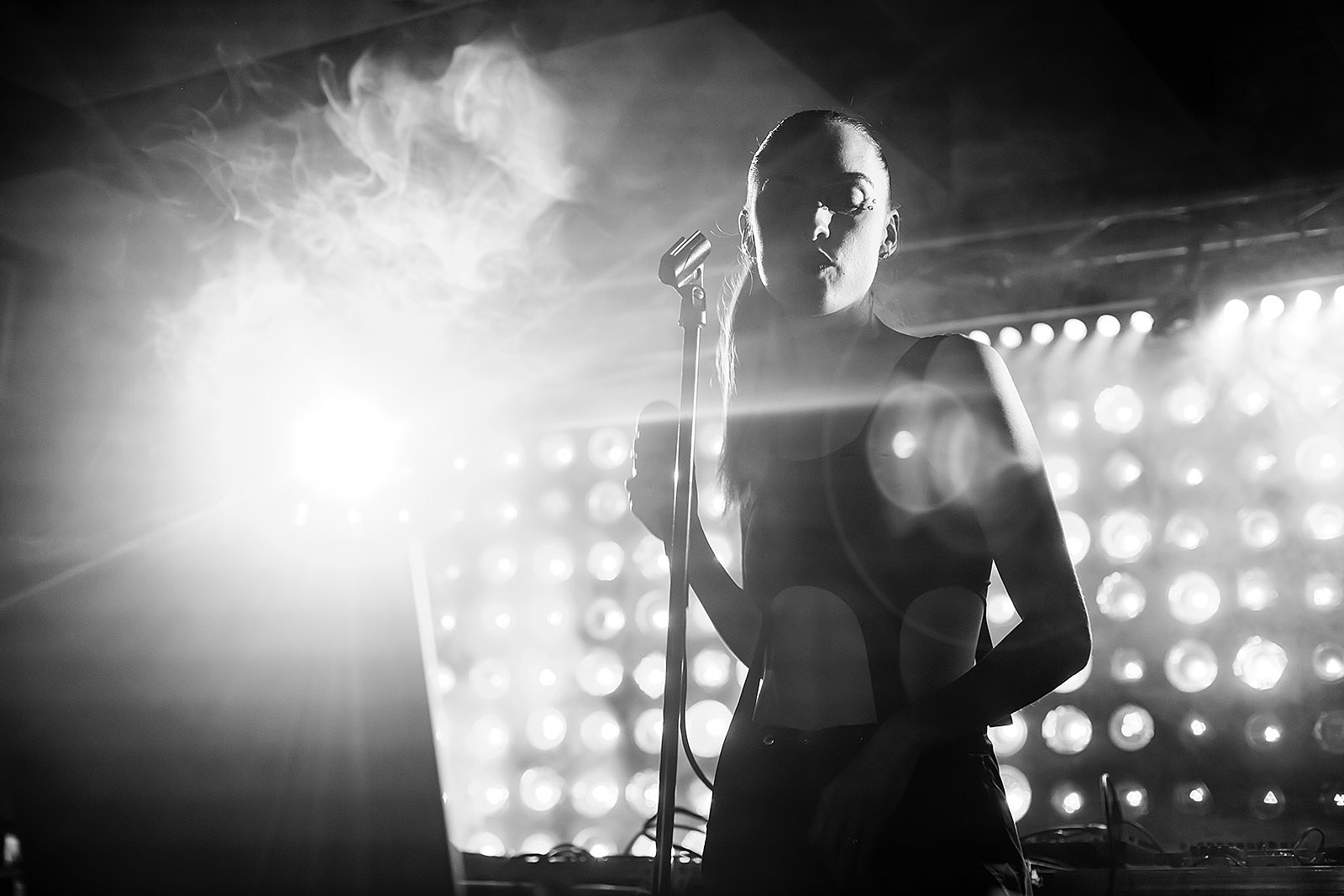 DEBBY FRIDAY played Baby's All Right with Vitesse X (pics)