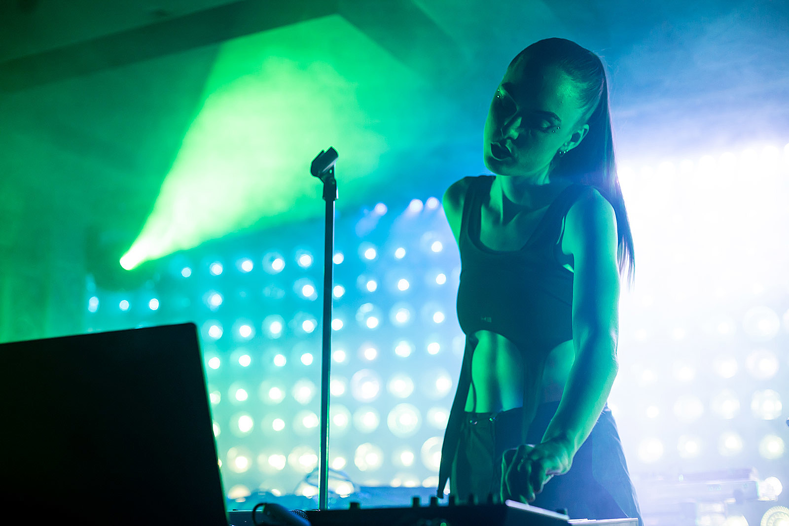 DEBBY FRIDAY played Baby's All Right with Vitesse X (pics)