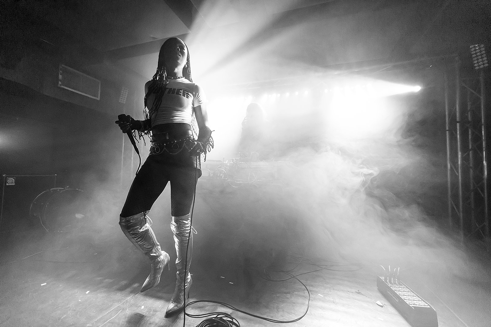 DEBBY FRIDAY played Baby's All Right with Vitesse X (pics)