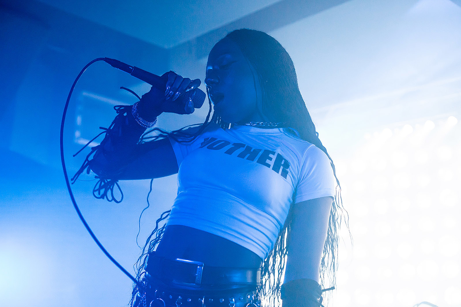 DEBBY FRIDAY played Baby's All Right with Vitesse X (pics)