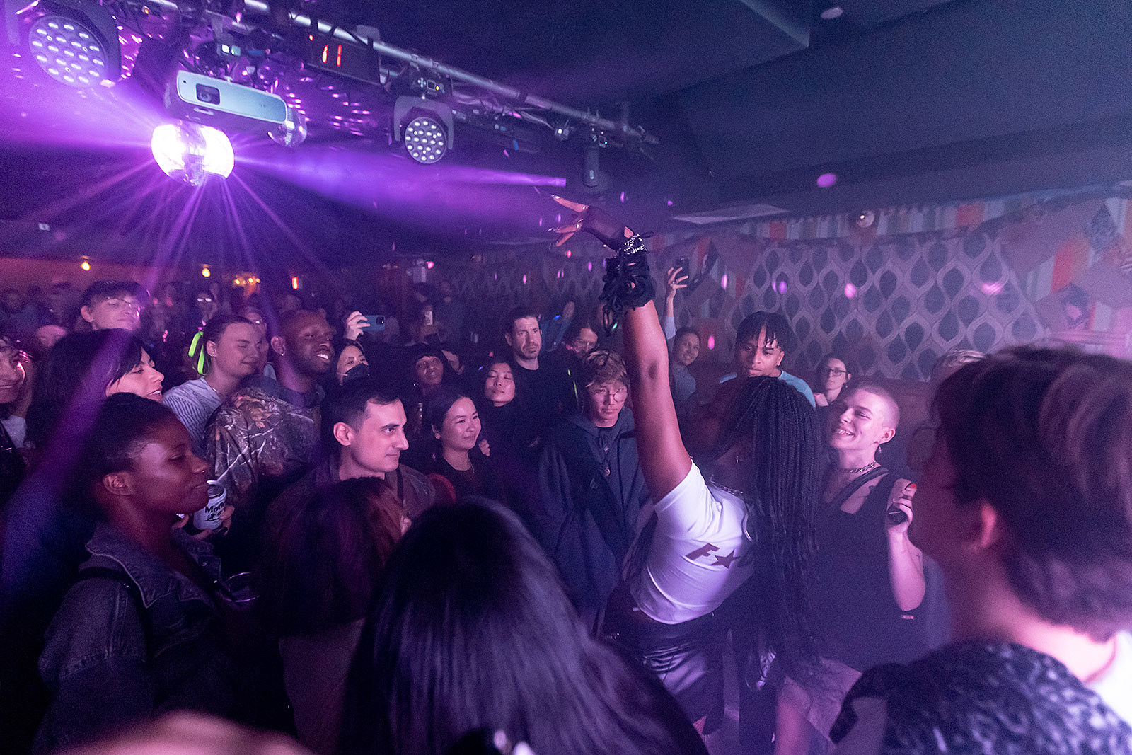 DEBBY FRIDAY played Baby's All Right with Vitesse X (pics)