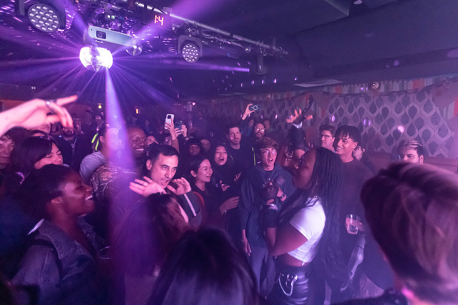 DEBBY FRIDAY played Baby's All Right with Vitesse X (pics)