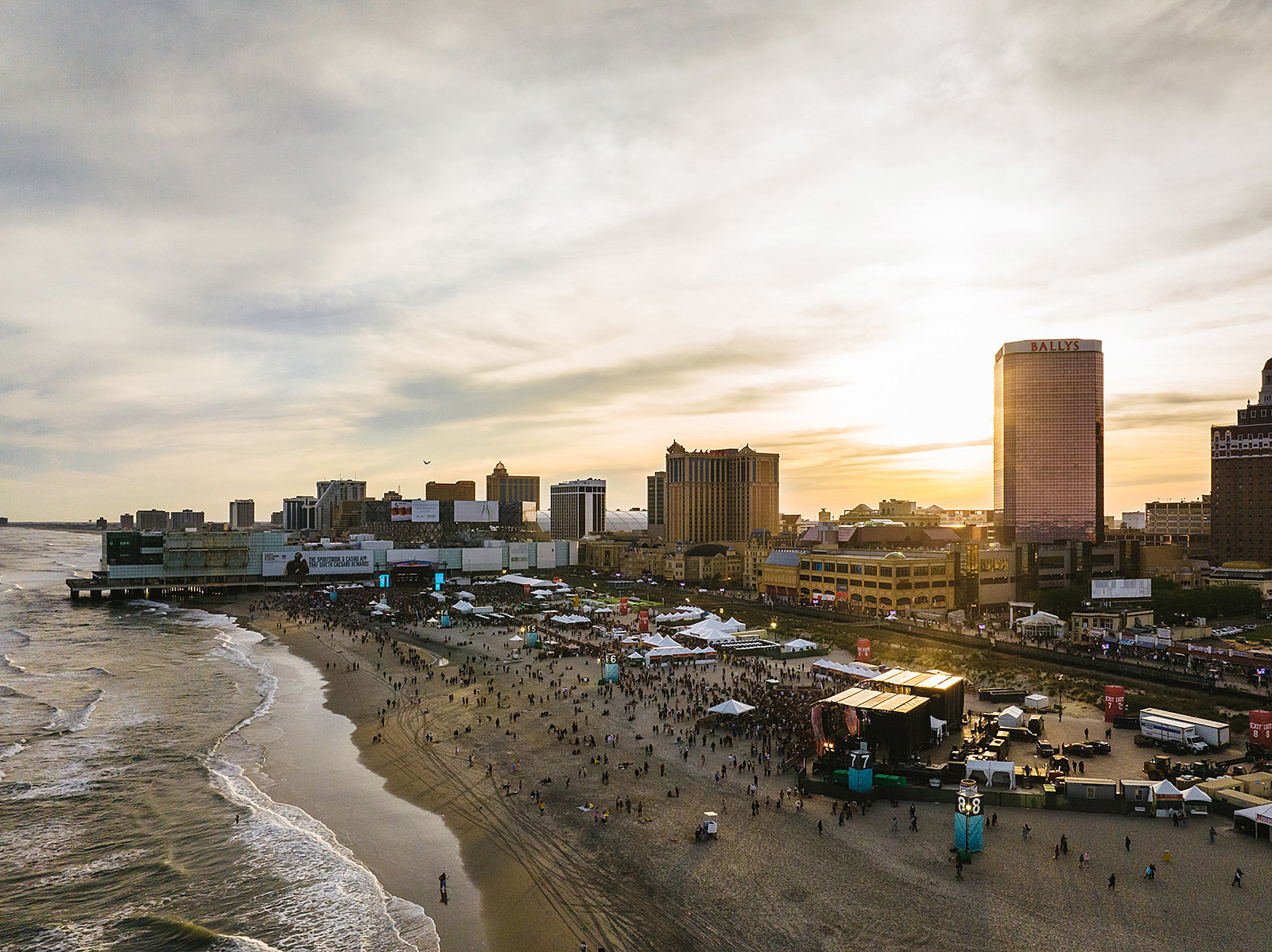 Adjacent Fest day 1 had Paramore, PUP, mosh pits on the beach, emo ...