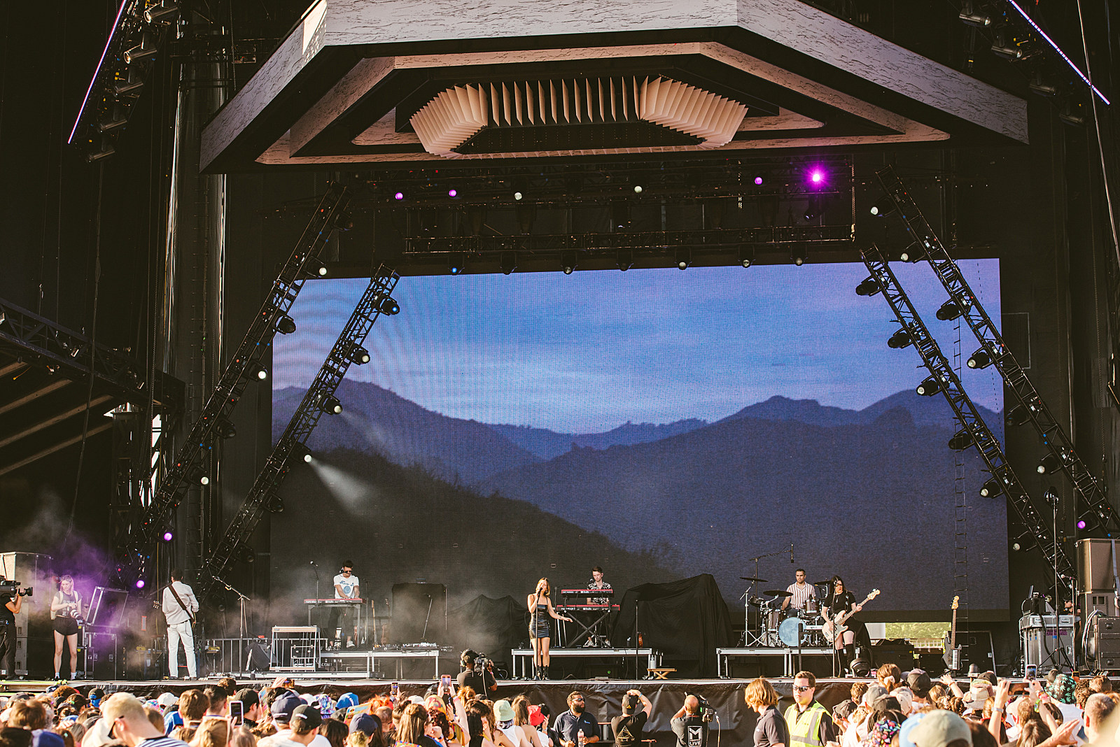 Boston Calling 2023 day 3 pics: Paramore, QOTSA, King Gizzard, The ...