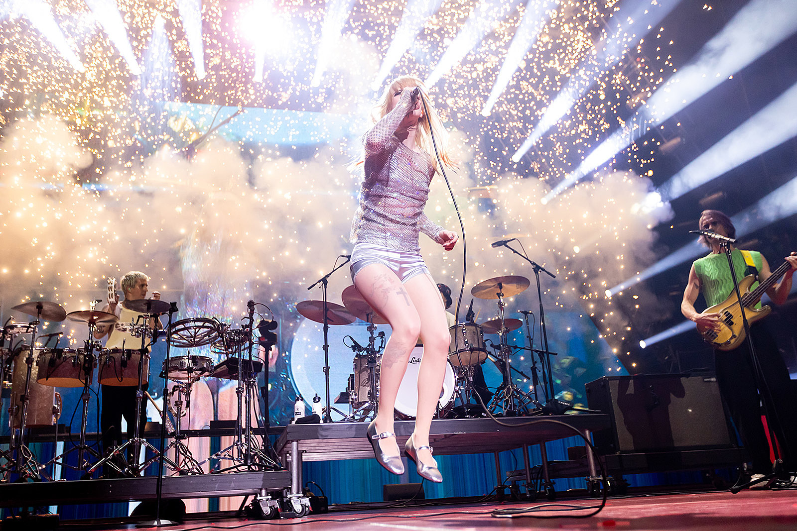 Paramore were electric at Madison Square Garden w/ Bloc Party & Genesis ...