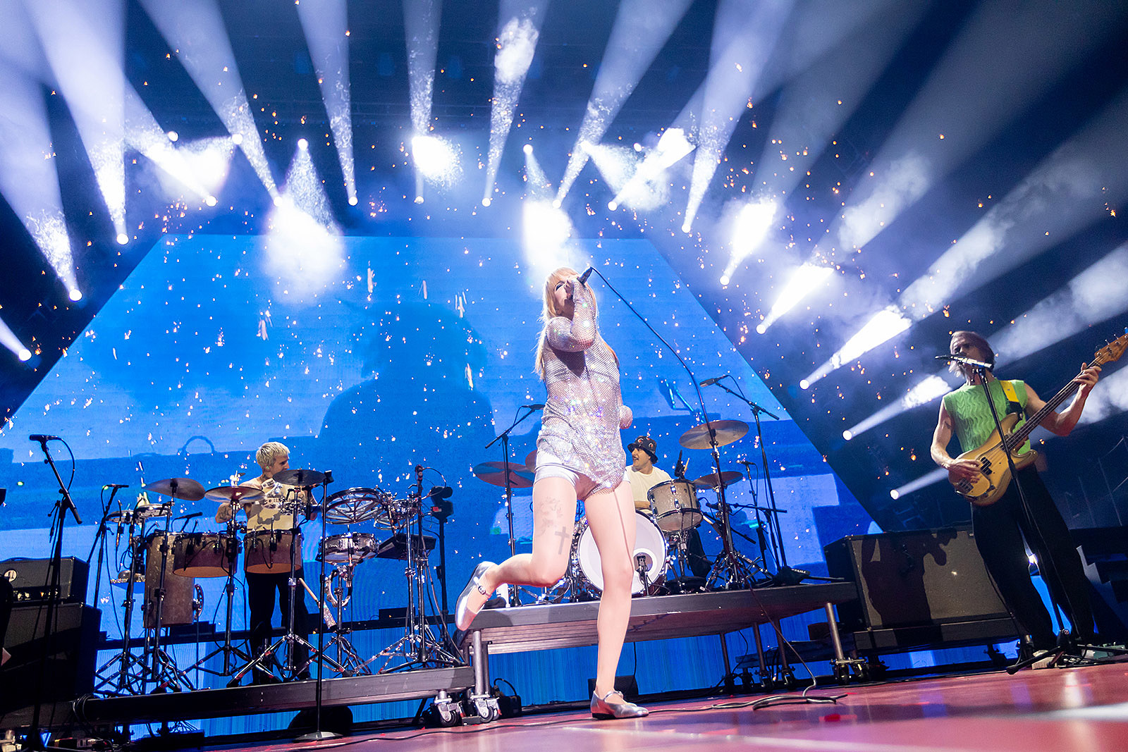 Paramore were electric at Madison Square Garden w/ Bloc Party & Genesis ...